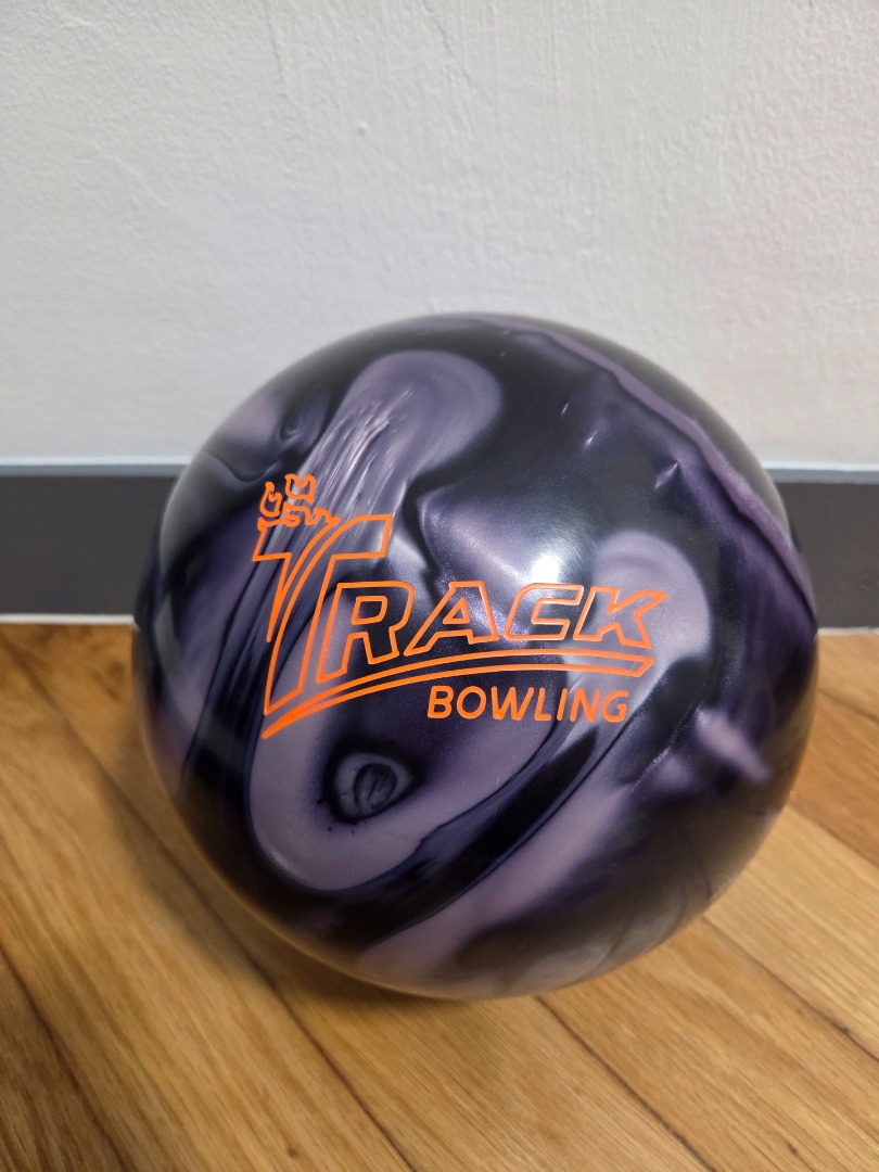 Track Kinetic Black Ice 13lbs reactive bowling ball, Sports Equipment ...