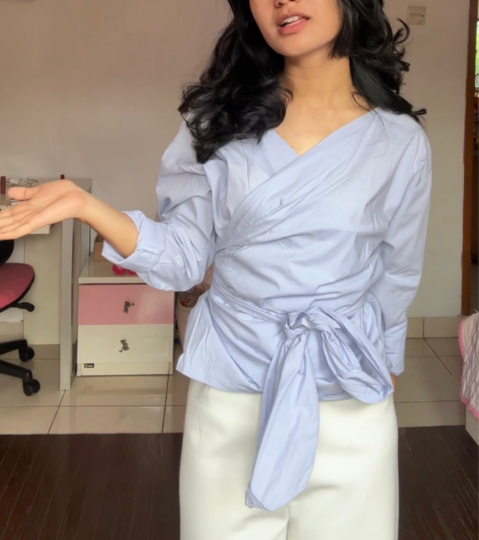 Uniqlo baby blue kemeja kantor baju kantor in kano shop at velvet karakiri kukai, Fesyen Wanita ...