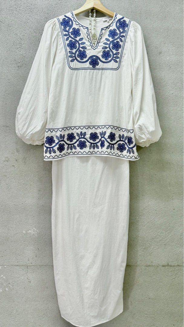 Zalia Basics Baju Raya Cotton Sulam Off White / Blue, Women's Fashion ...