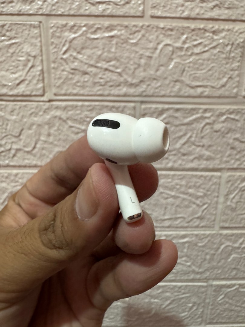 AirPods Pro Gen 1 left buds only(madami stock), Audio, Earphones on ...