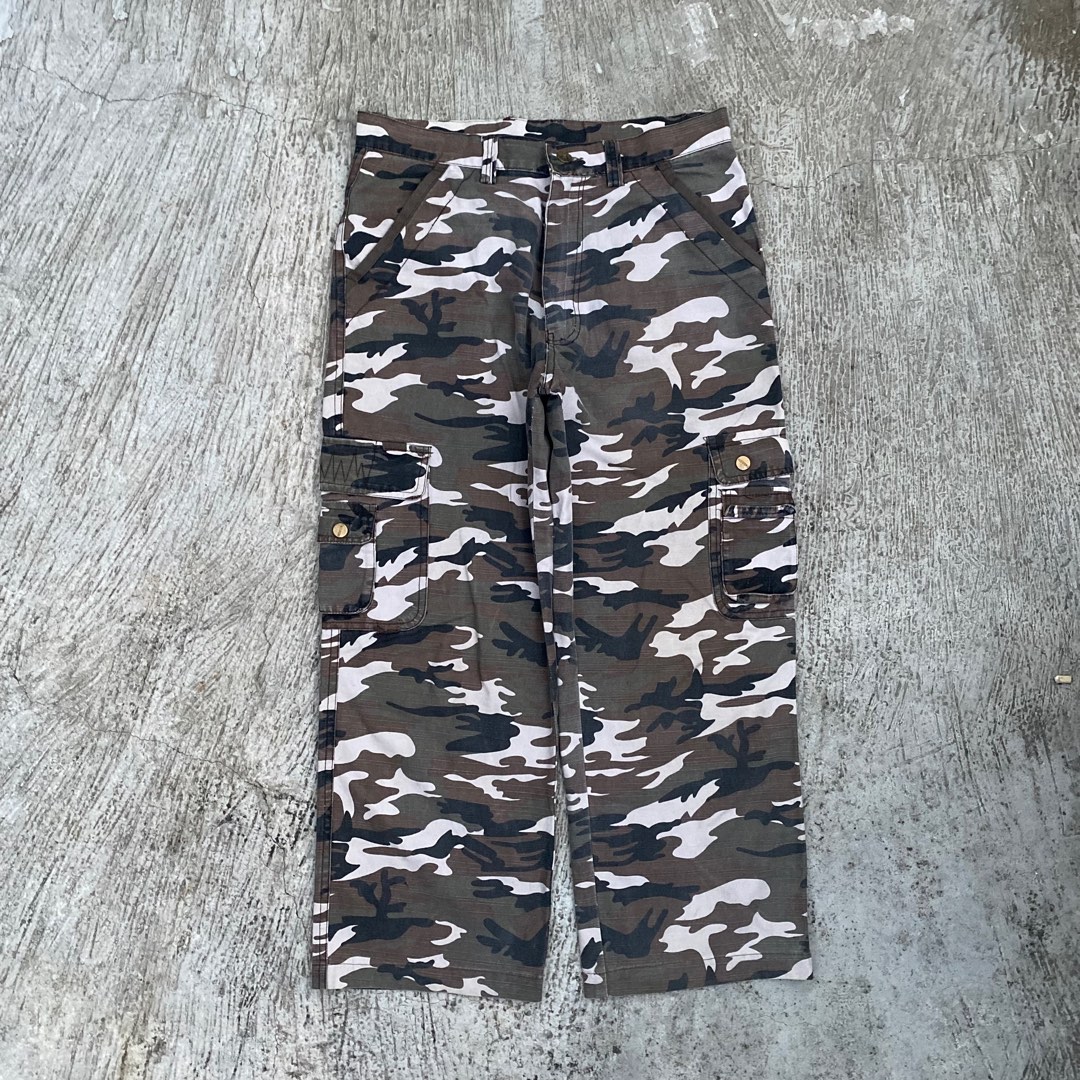 Celana Cargo Camo Second, Fesyen Pria, Pakaian , Bawahan di Carousell