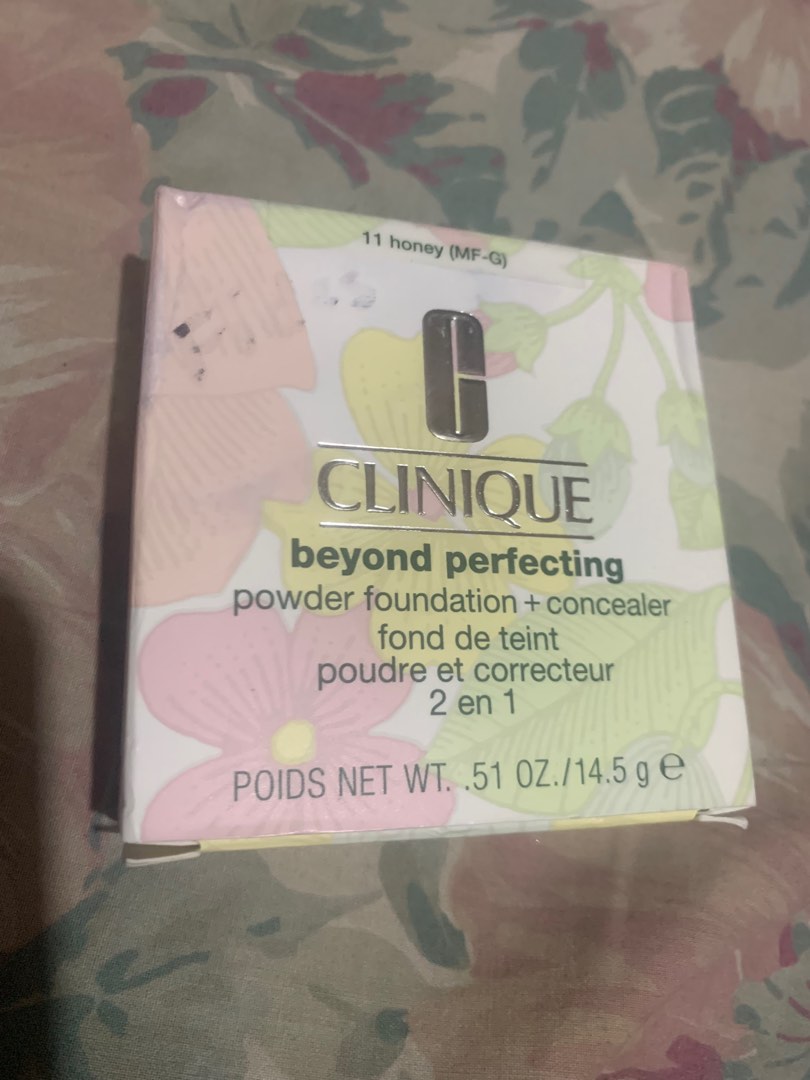 Clinique powder foundation: shade of honey, Beauty & Personal Care ...