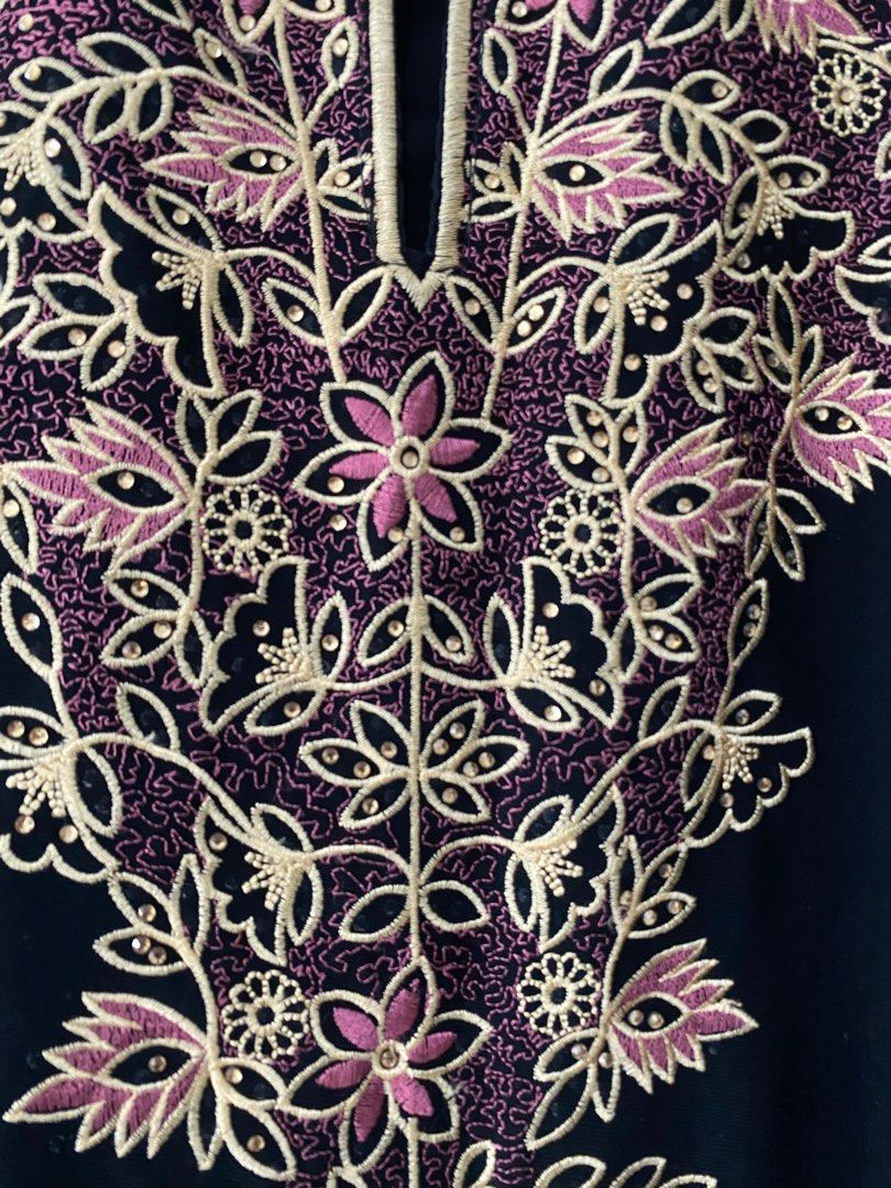 Jubah hitam saudi sulam manik, Women's Fashion, Muslimah Fashion ...