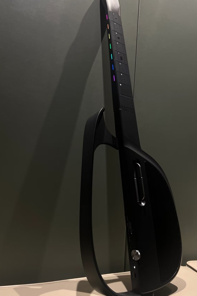 Liberlive electrical stringless guitar, Hobbies & Toys, Music & Media ...