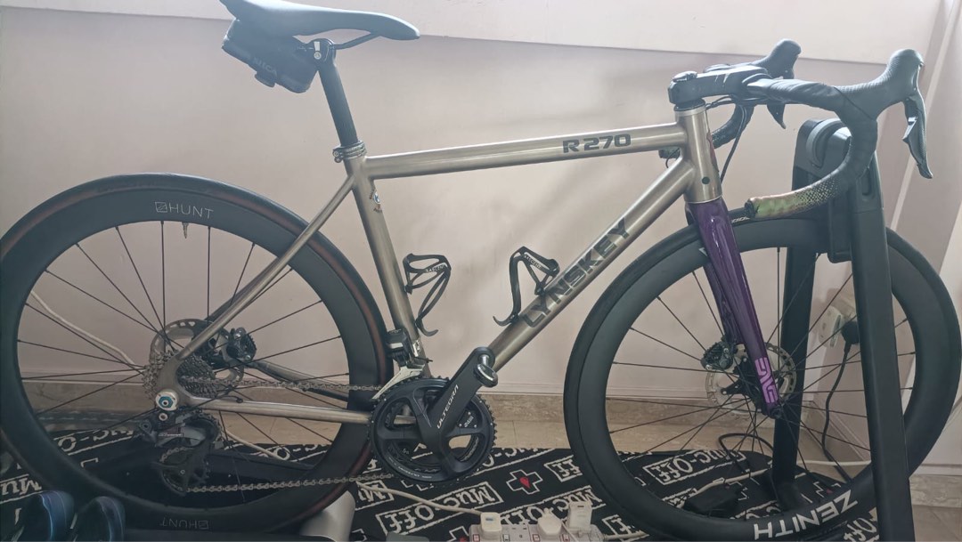 Lynskey R270 Titanium Disc Roadbike, Sports Equipment, Bicycles & Parts ...