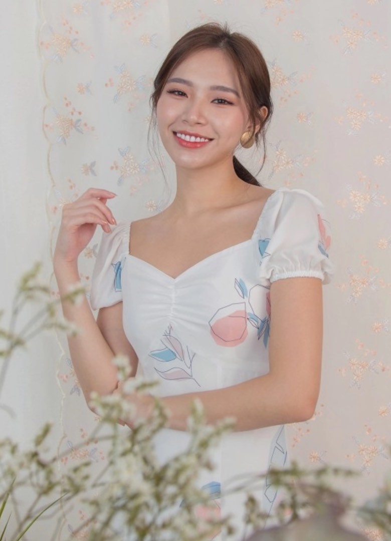 MGP Gemira Floral Midi Dress In White, Women's Fashion, Dresses & Sets ...
