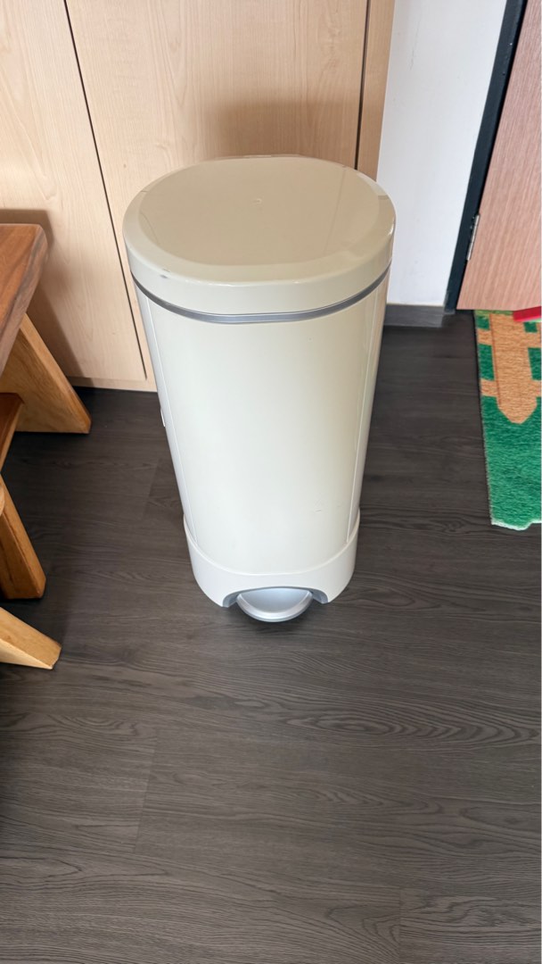 Munchkin step diaper pail, Furniture & Home Living, Cleaning & Homecare ...