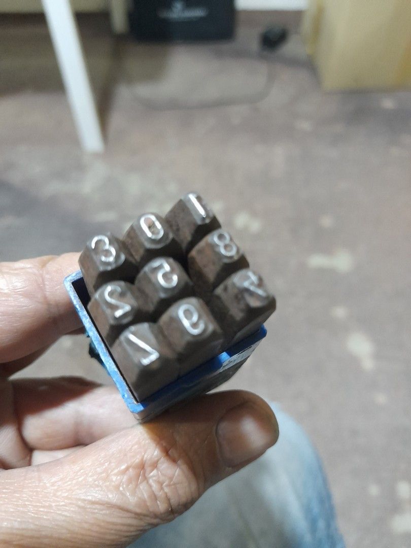 Punches untuk engrave nombor kat barangan besi , soft metal, copper ...