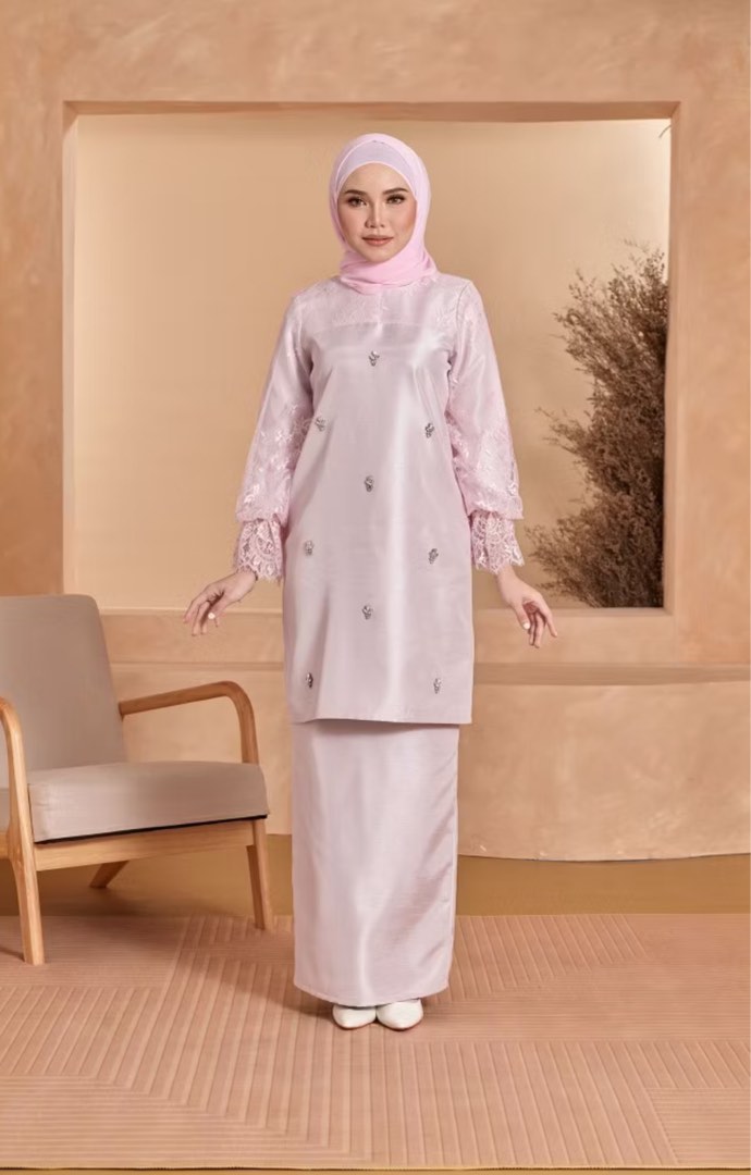 Qaamnie Iris Kurung in Baby Pink, Women's Fashion, Muslimah Fashion ...