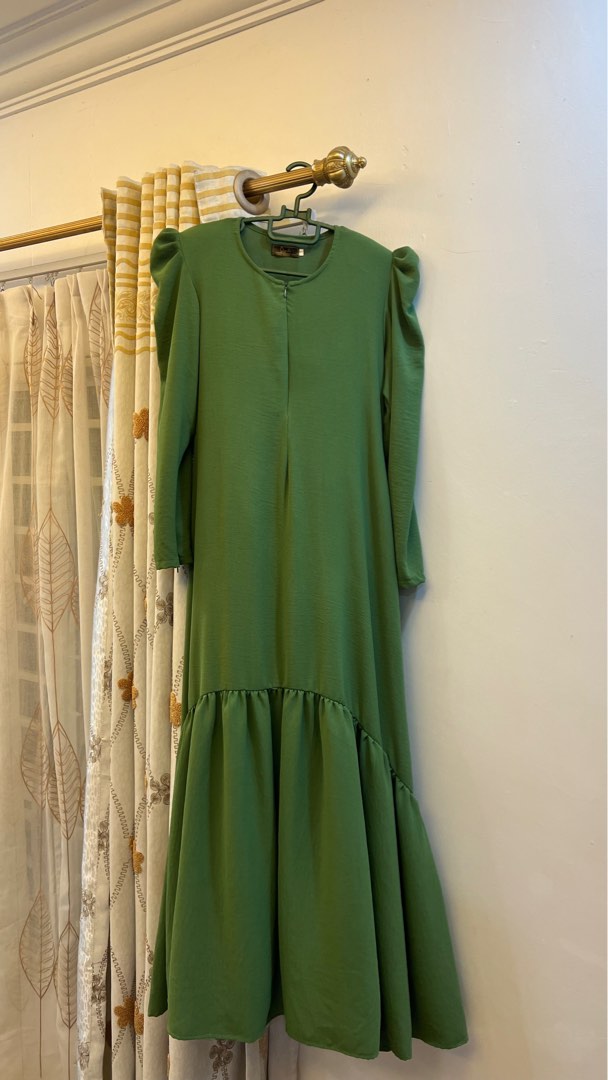 Quenella ironless Jubah ( Green ), Women's Fashion, Muslimah Fashion ...