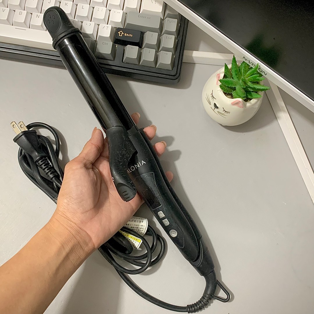 Salonia 2 way hair iron, Beauty & Personal Care, Hair on Carousell