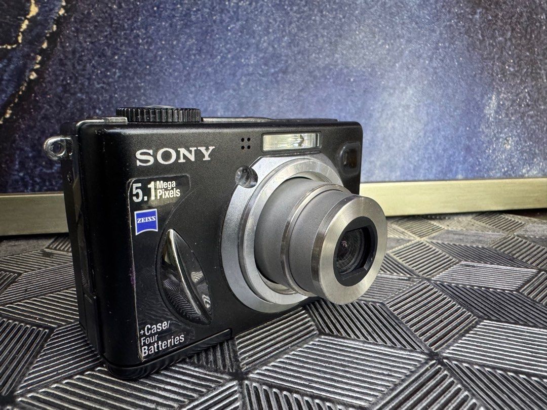 Sony DSC-W15 Digital Camera with HD Picture Quality, Photography, Cameras on Carousell