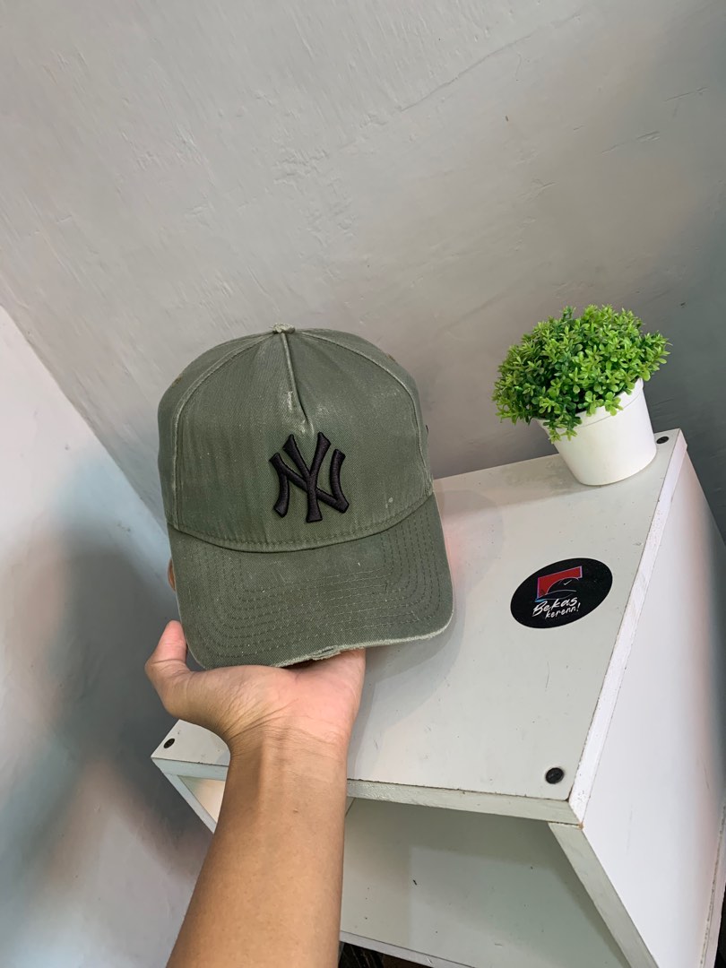 Topi ny new era, Fesyen Pria, Aksesoris, Topi di Carousell