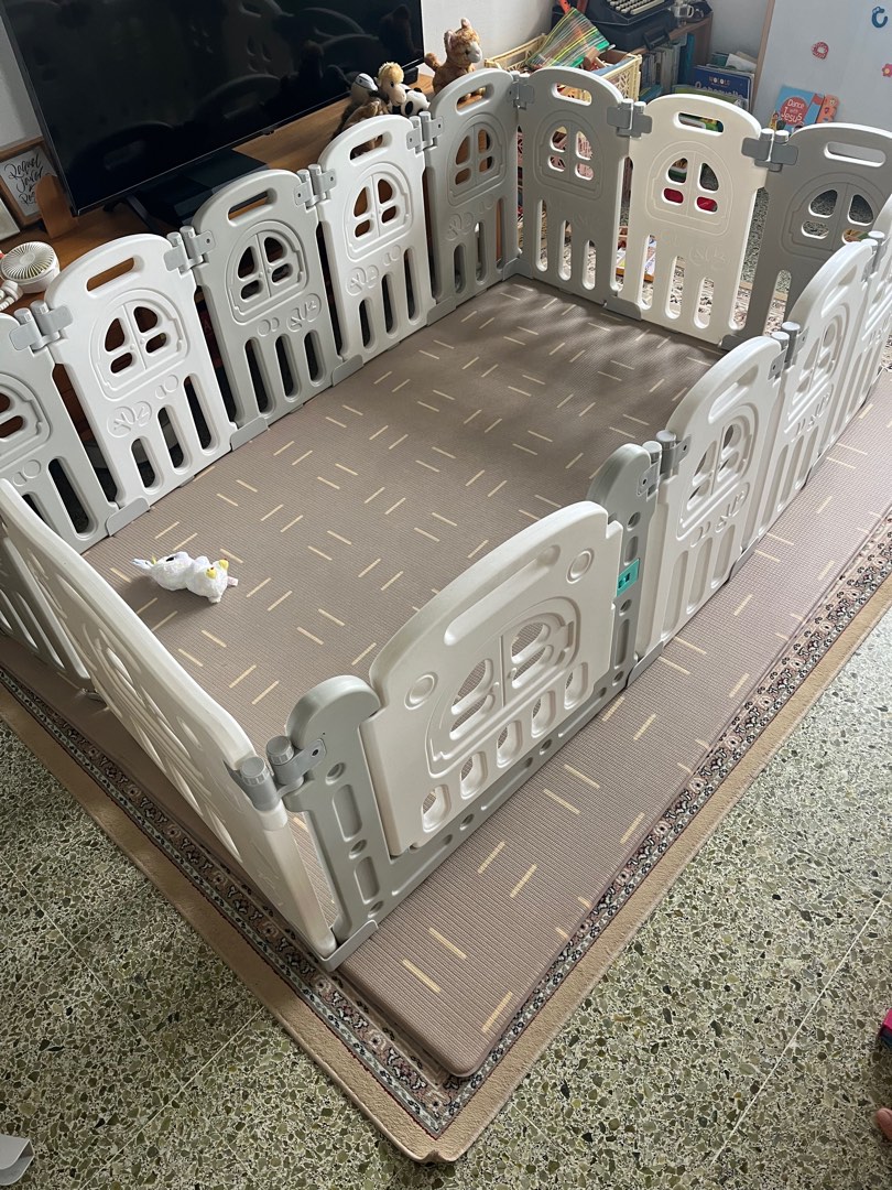 Awesome Play Yard! :), Babies & Kids, Baby Nursery & Kids Furniture ...