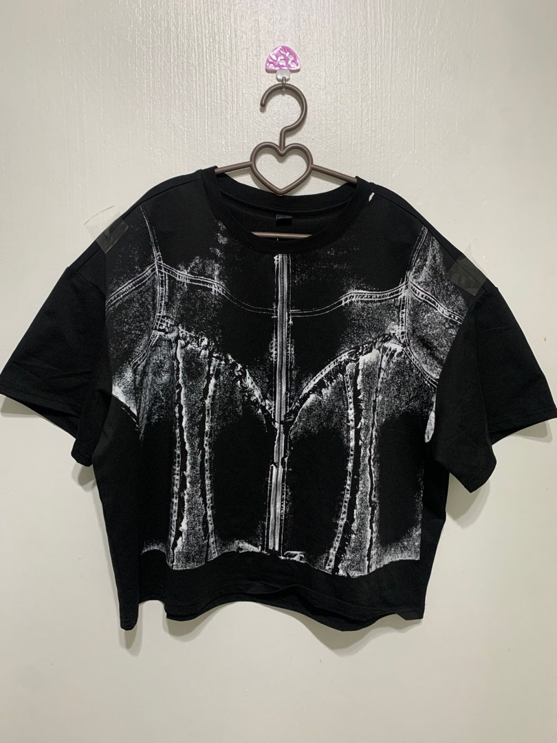 Boxy crop, Men's Fashion, Activewear on Carousell