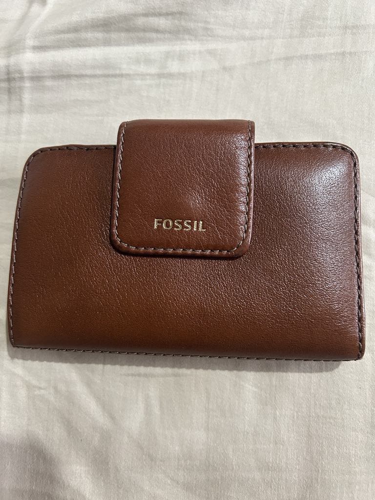 Fossil wallet, Women's Fashion, Bags & Wallets, Wallets & Card holders ...