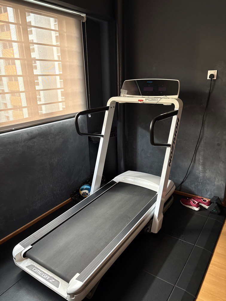 Horizon Omega Z Treadmill, Sports Equipment, Exercise & Fitness, Cardio ...