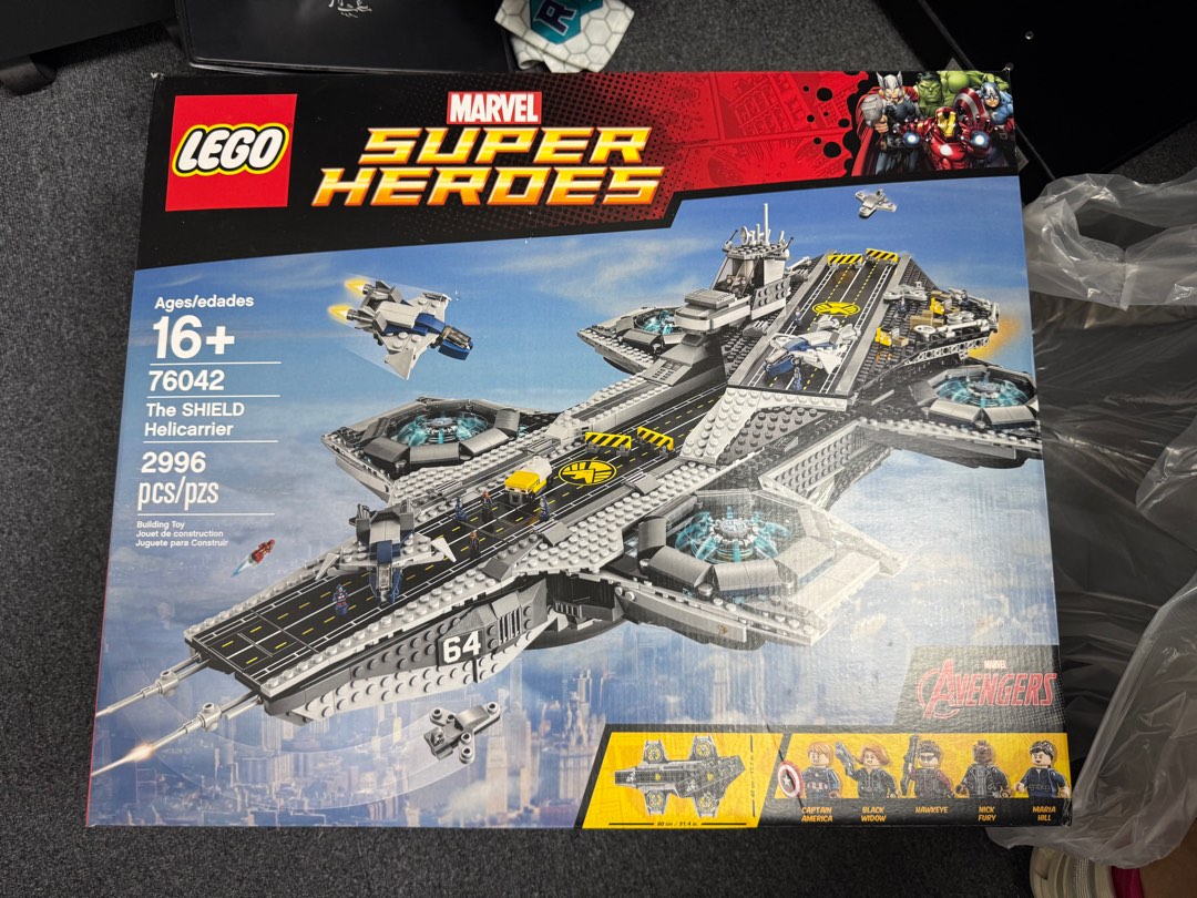 Lego 76042 avengers marvel helicarrier, Hobbies & Toys, Toys & Games on ...