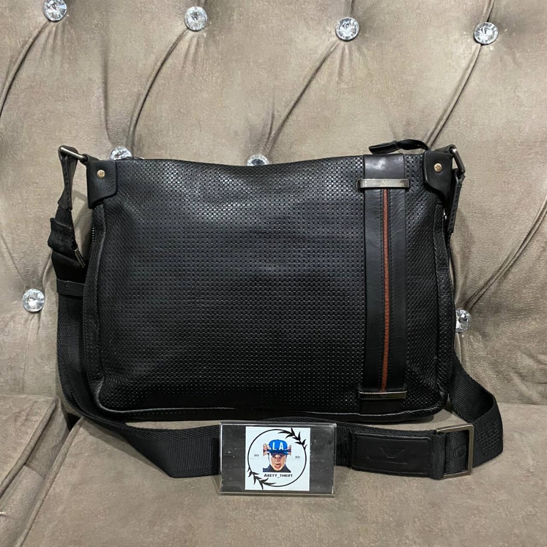 MESSANGER BEG KULIT GEO ARMANI BRANDED BUNDLE, Men's Fashion, Bags ...