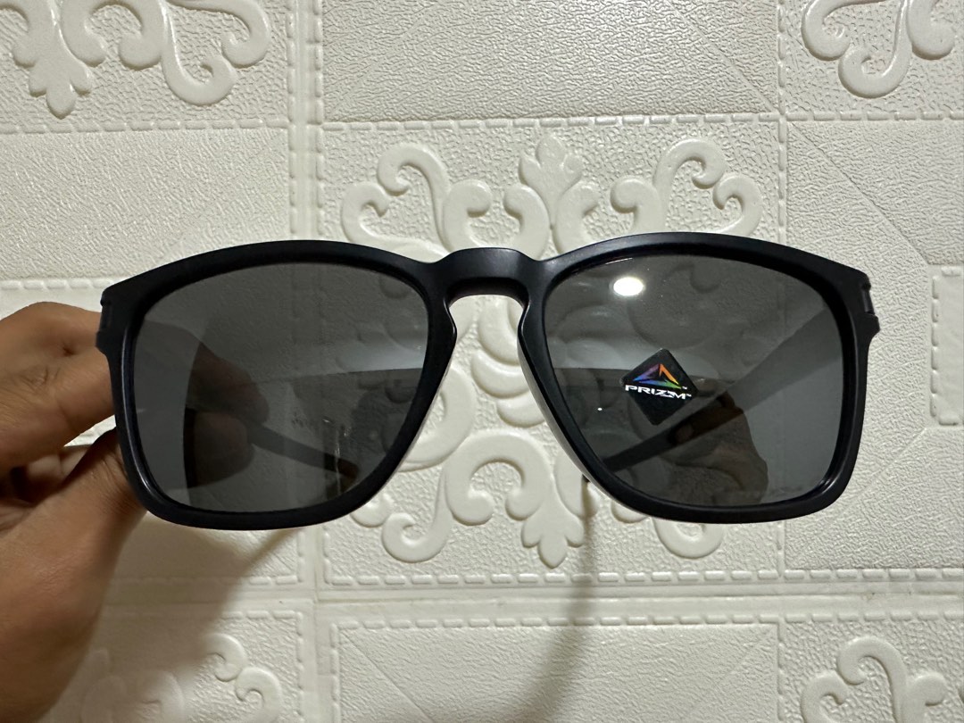 Oakley Latch Square, Men's Fashion, Watches & Accessories, Sunglasses ...