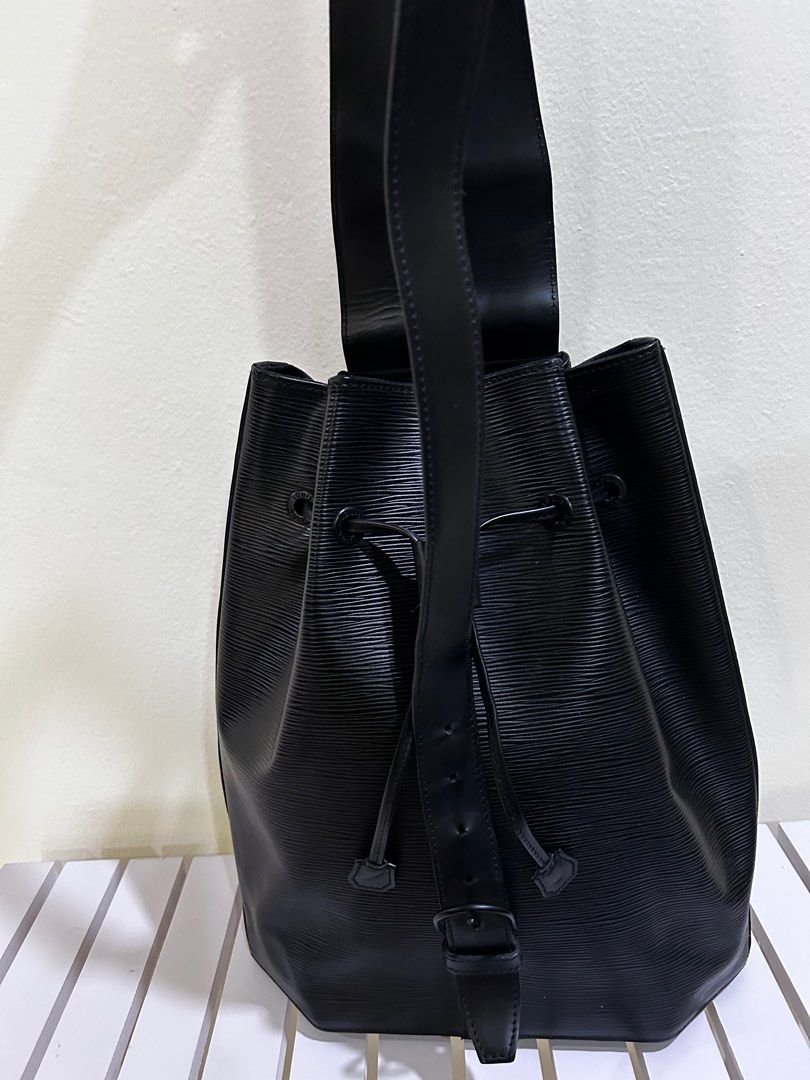 Original Louis Vuitton Epi Sacado Shoulder Bag Black, Luxury, Bags ...