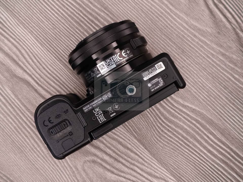 Sony Zv-e10 body / zve10 * mint and complete with sony ph warranty ...