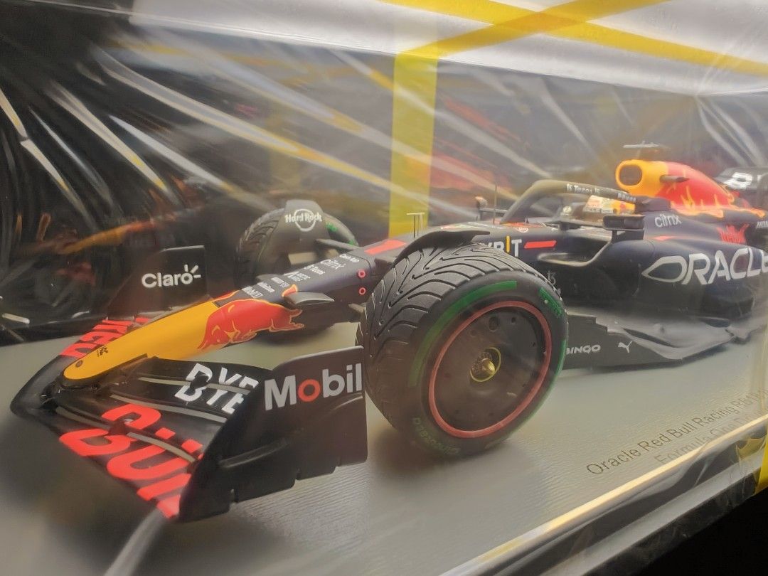 SPARK 1/18 RB18 Max Japanese GP with slight defect on front wheels ...