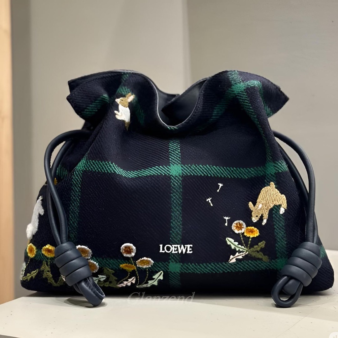 現貨全新有吊牌見面交收送罕有VIC popup story book Loewe suna fujita Bunny medium ...