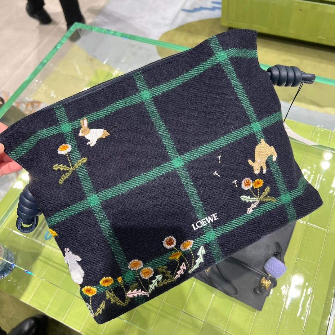 現貨全新有吊牌見面交收送罕有VIC popup story book Loewe suna fujita Bunny medium ...