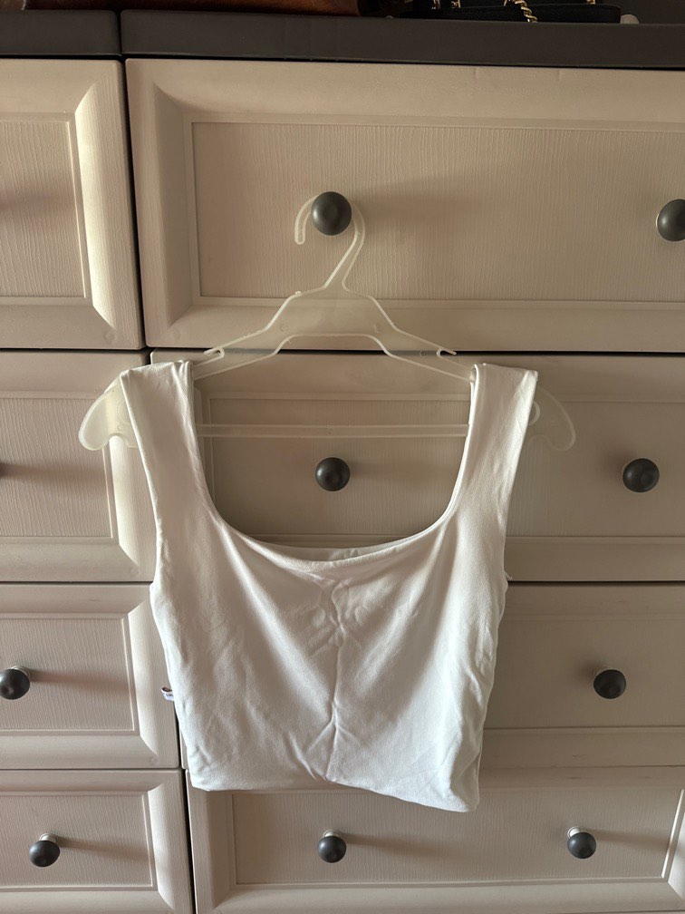 white basic top, Women's Fashion, Tops, Sleeveless on Carousell