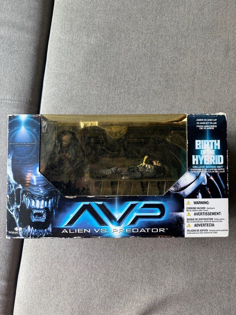 Alien Vs Predator BIRTH OF THE HYBRID Deluxe Boxed Set, Hobbies & Toys ...