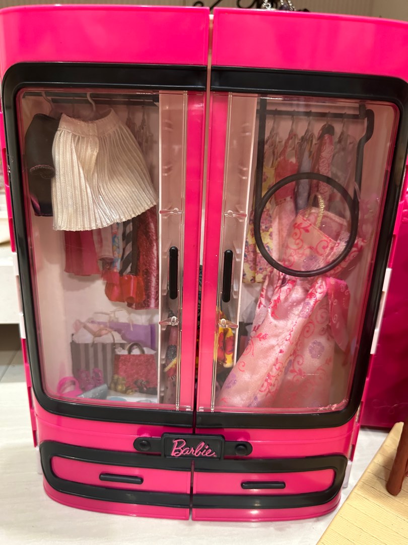 Barbie closet big size barbie beach cabana, Toys & Collectibles, Mainan ...