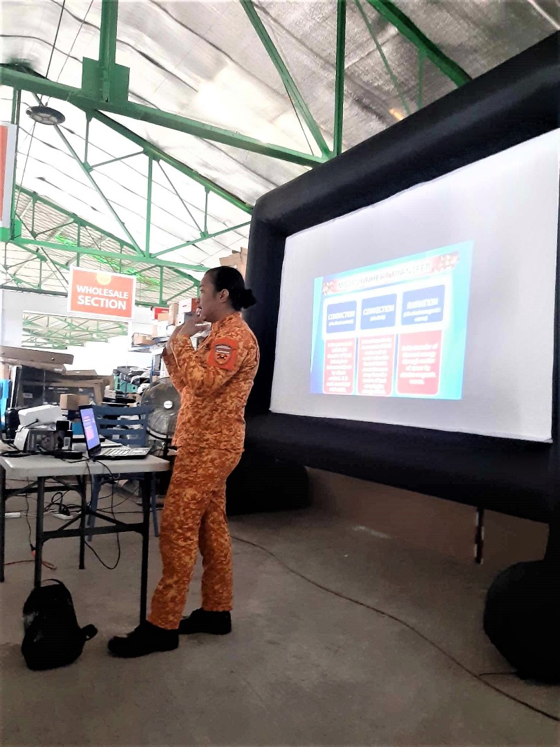 Blaupunkt Full HD Projector with Self Inflatable Screen, TV & Home ...