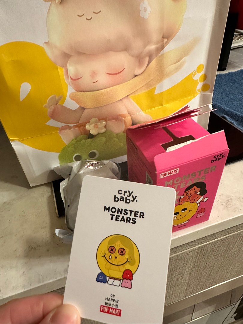 Cry baby monster tears, 興趣及遊戲, 玩具 & 遊戲類 - Carousell