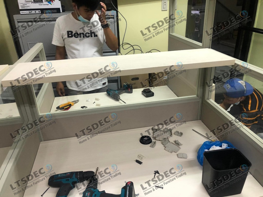 FACE TO FACE WORKSTATION CUBICLE | OFFICE PARTITION | OFFICE FUNITURE, Furniture & Home Living ...