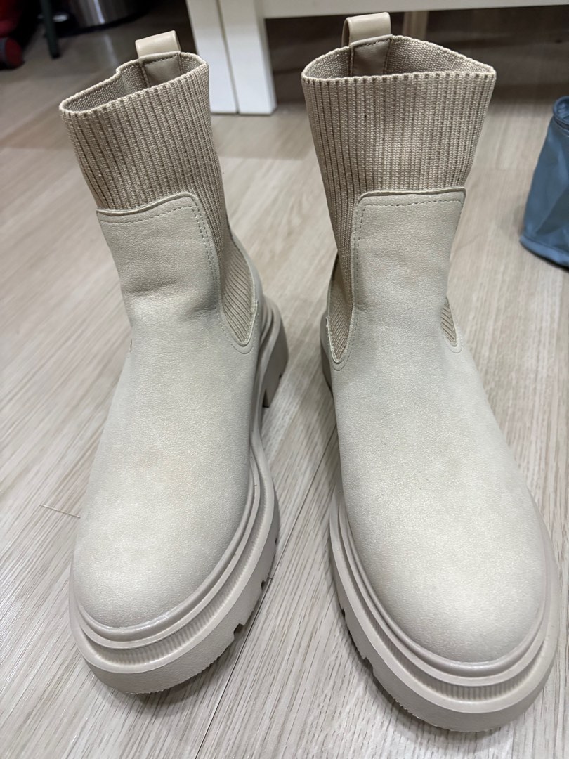 GU Suede Boots and Ear Muffs, Women's Fashion, Footwear, Boots on Carousell