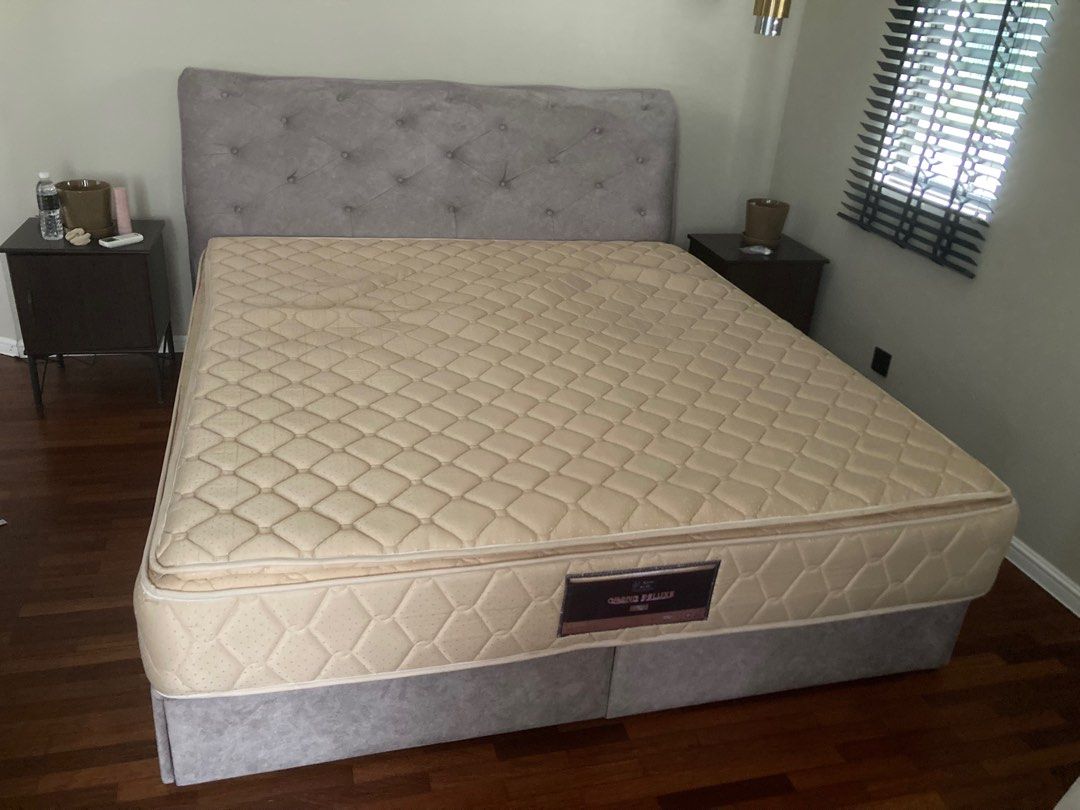 Katil sekali tilam King Size, Furniture & Home Living, Furniture, Bed ...