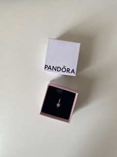 Pandora V Ring, Women's Fashion, Jewelry & Organisers, Rings on Carousell
