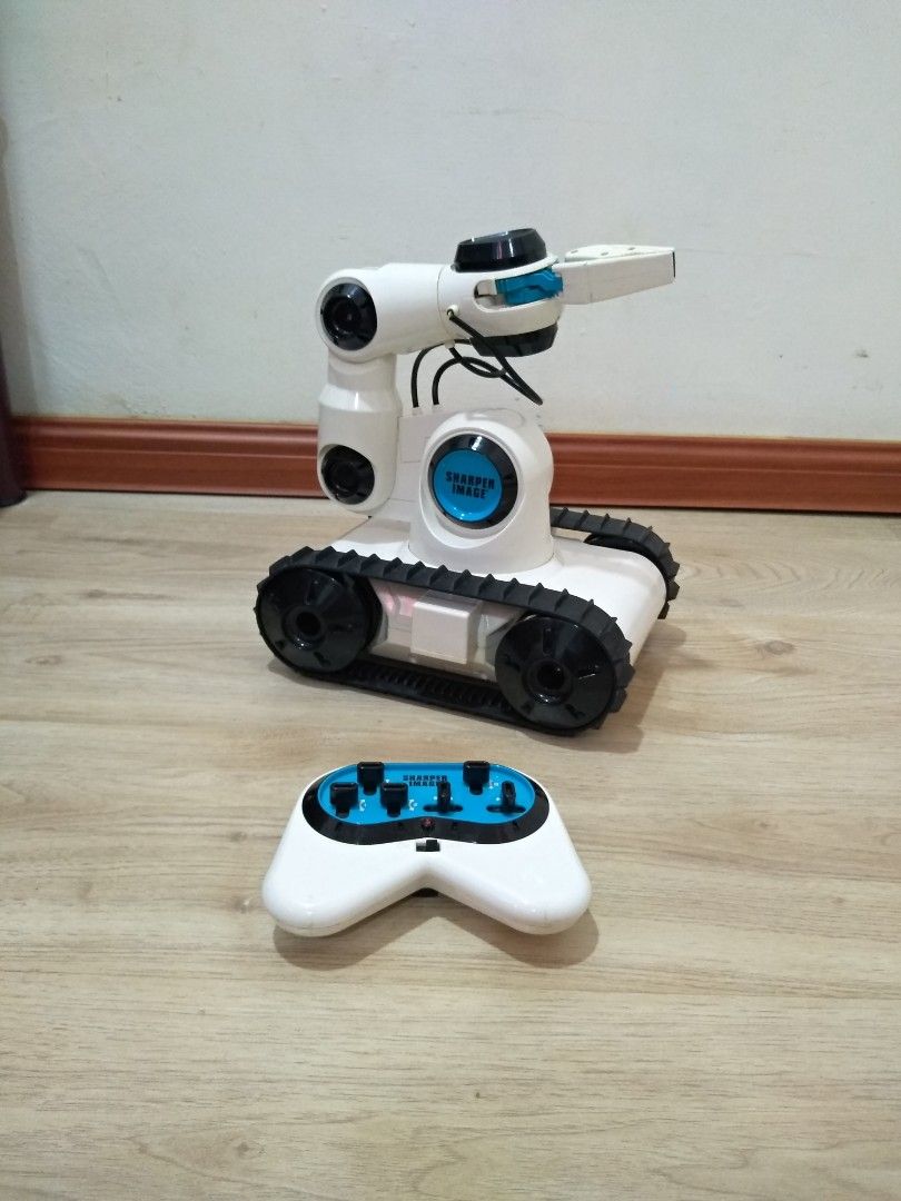 Robot Arm Wireless Control by SHARPER IMAGE Toy with Spotlight, Jumbo Claw Grip & Tank Tread ...