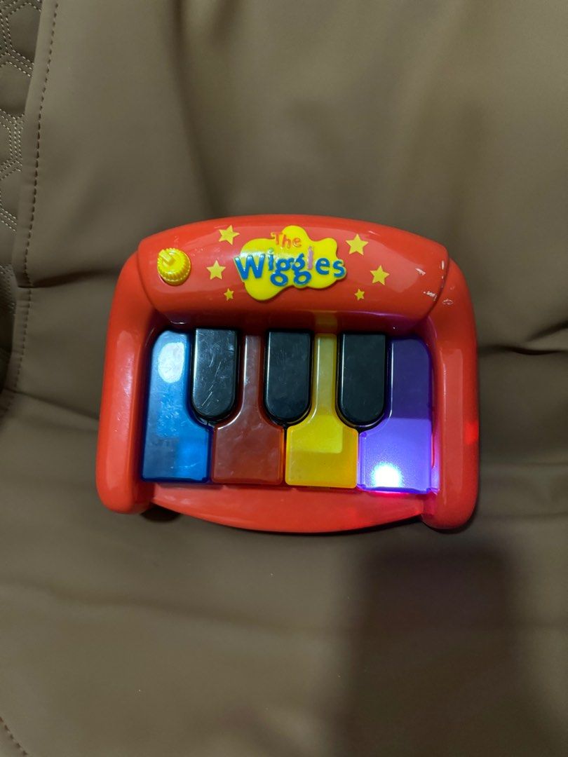 The Wiggles Play by Colour Keyboard, Hobbies & Toys, Toys & Games on ...