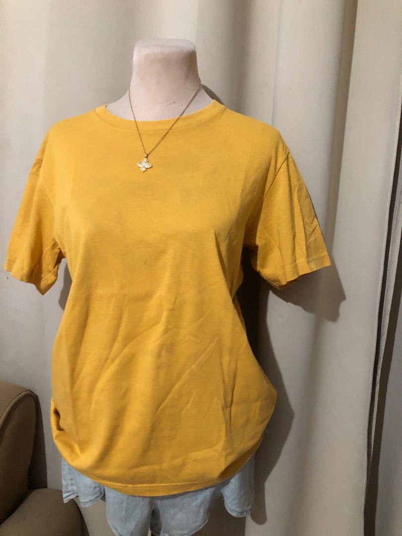 UNIQLO basic, Women's Fashion, Tops, Shirts on Carousell