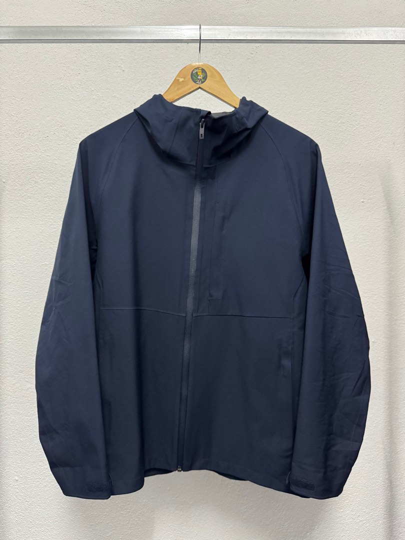 Uniqlo blocktech jacket, Men's Fashion, Coats, Jackets and Outerwear on ...