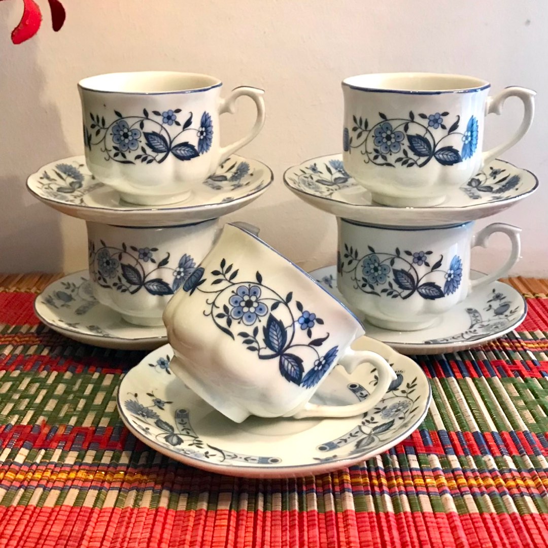 (5 sets) Blue onion cups and saucers, Furniture & Home Living ...