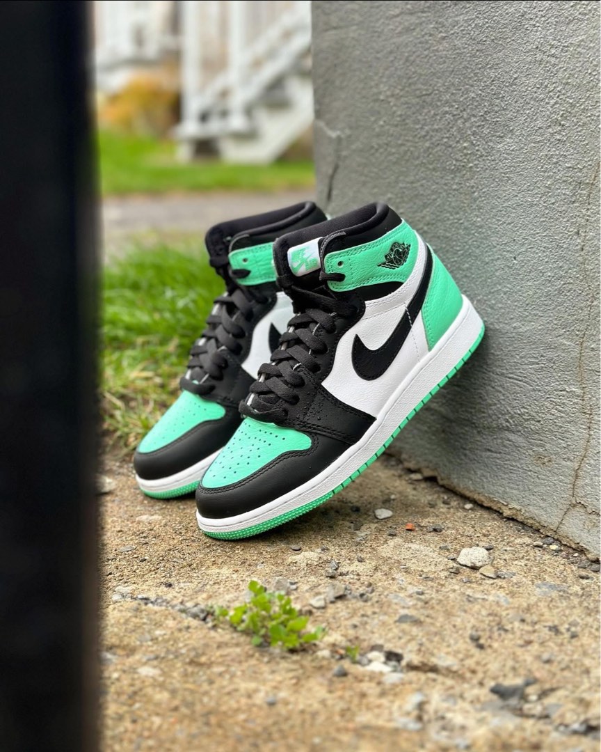 By AIR JORDAN 1 RETRO HIGH OG WHITE/BLACK-GREEN GLOW BLANG/LUEUR VERTE ...