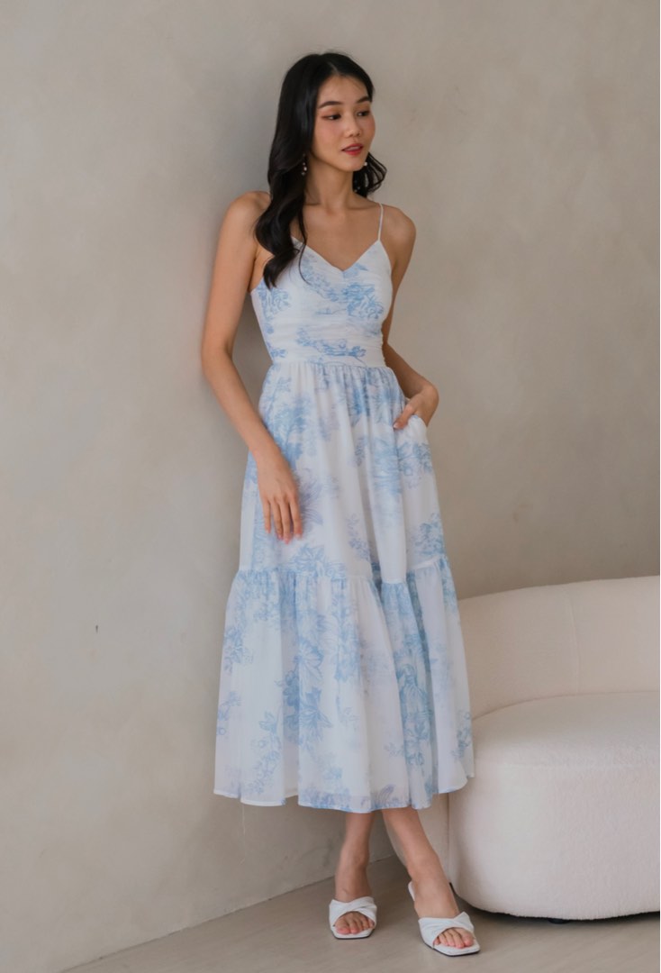 Carrislabelle Adeline v neck dress (ice blue), Women's Fashion, Dresses ...