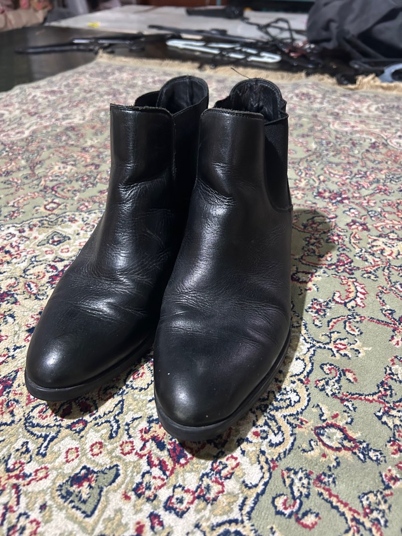 CHEALSEA BOOTS, Men's Fashion, Footwear, Boots on Carousell