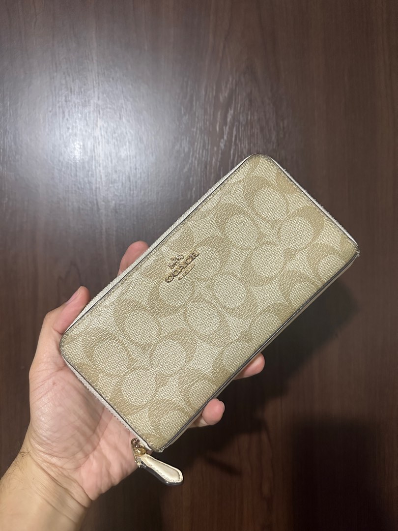 *Coach Monogram Long Wallet*, Luxury, Bags & Wallets on Carousell