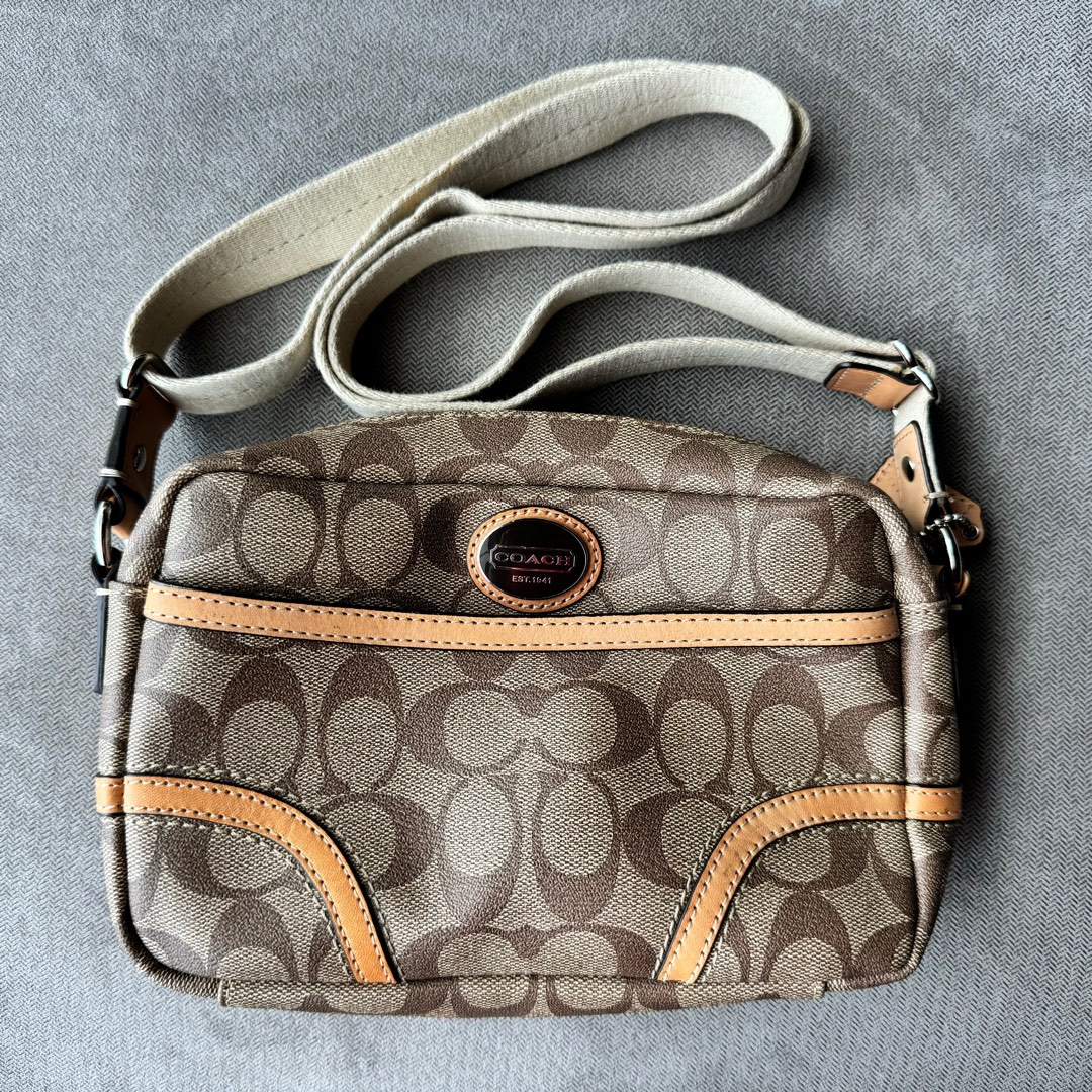 Coach Signature Camera Bag (Preloved), Luxury, Bags & Wallets on Carousell