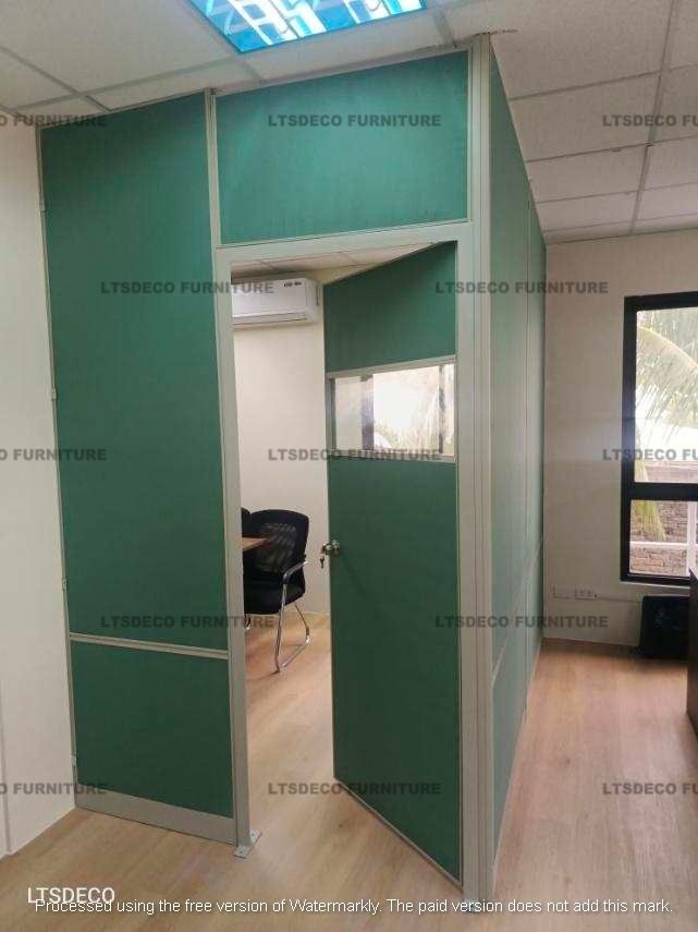 FLOOR TO CEILING WORKSTATION CUBICLE WITH DOOR AND GLASS | OFFICE ...