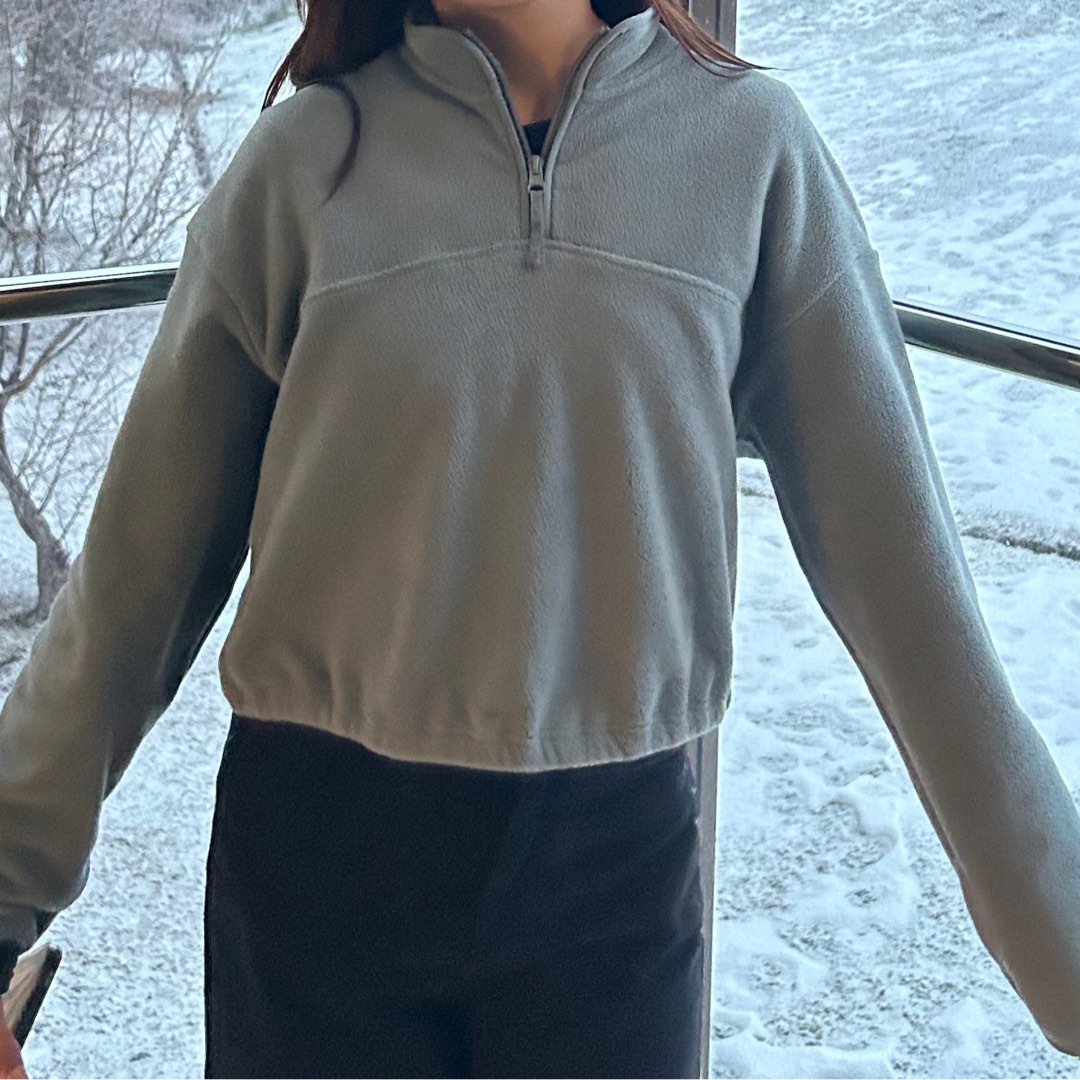 GU semi-cropped micro fleece half-zip sweater, Women's Fashion, Tops ...